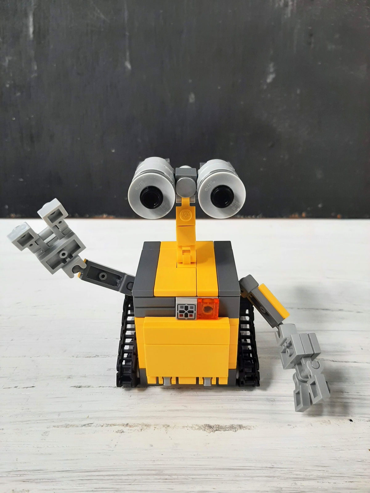 Lego Wall-E and EVE – Creative Brick Building